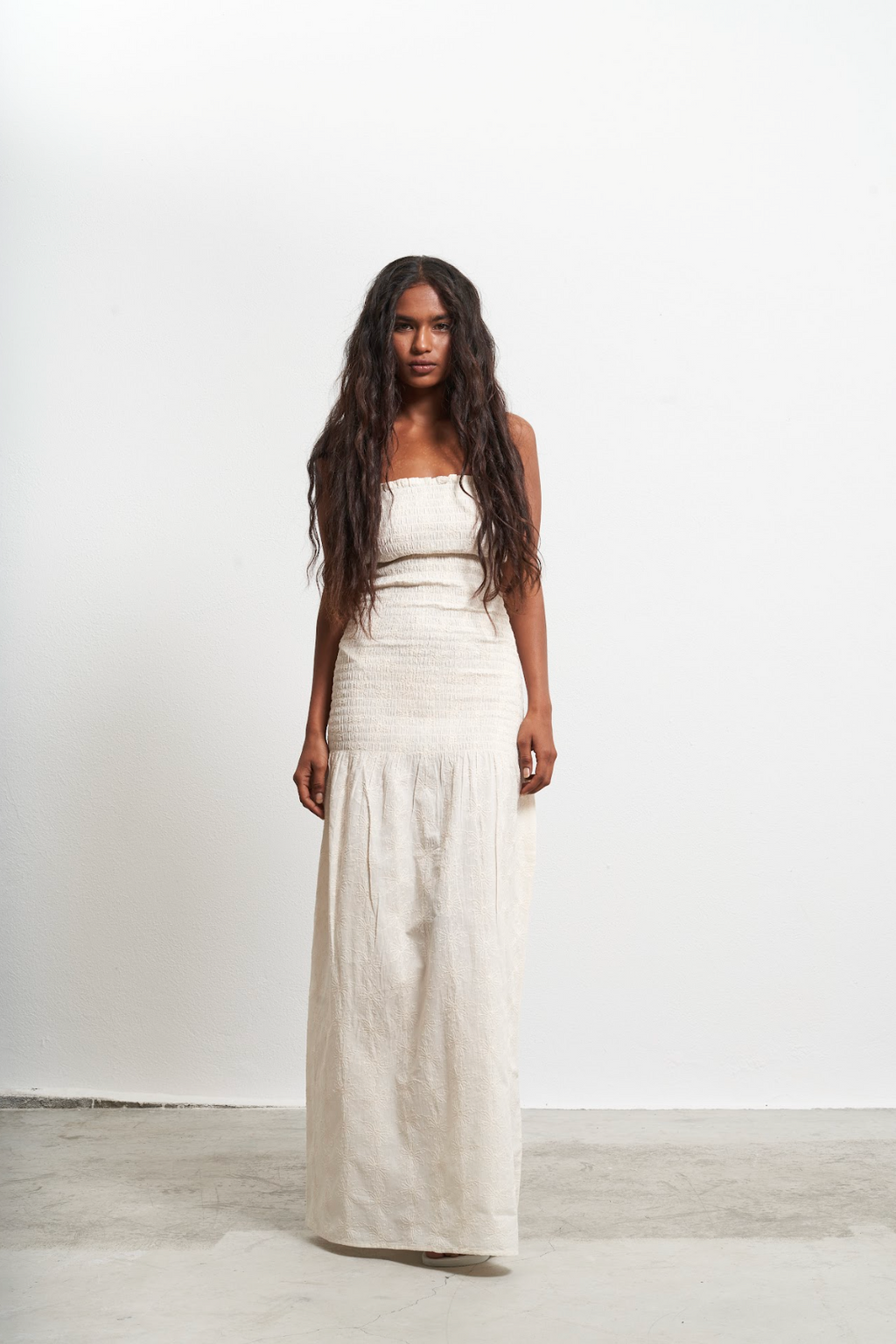Valerie White Dress – Par y escala